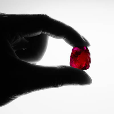 Benchpeg | PRESS RELEASE: Gemfields Showcases 36-Carat Ruby and Expands Offering at June 2025 ...